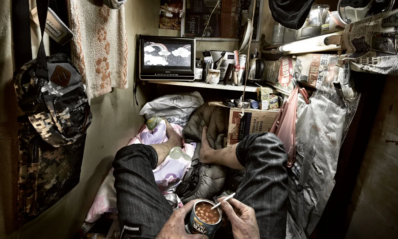 Así son las horribles ‘Casas Ataúd’ de Hong Kong que cuestan $300 USD ...